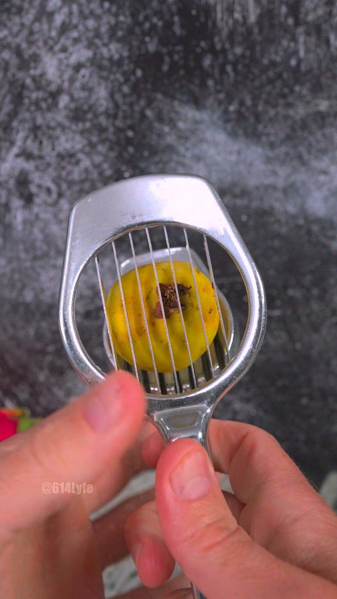 Most satisfying way to slice guava