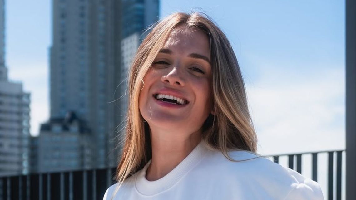 Cami Homs mostró su "airport outfit" ideal para viajar: elegante y urbano