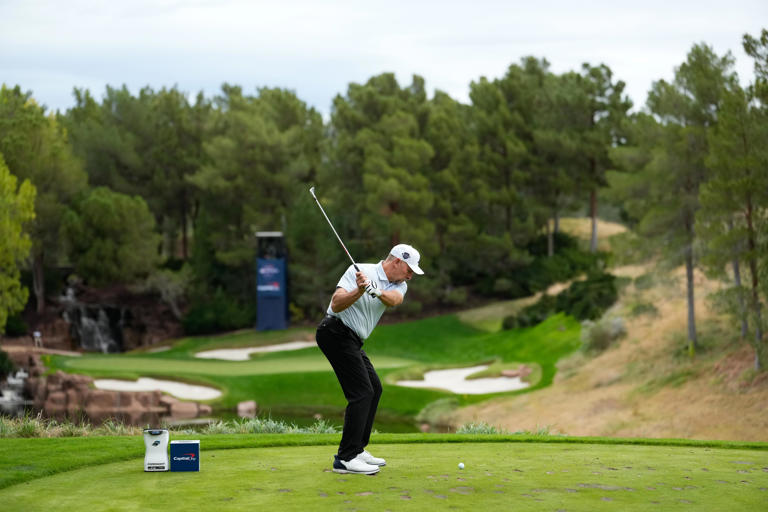 John Smoltz is committing to his putter for the ACC