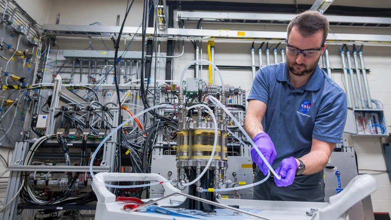 NASA's new fuel cell could make moon colonies a reality