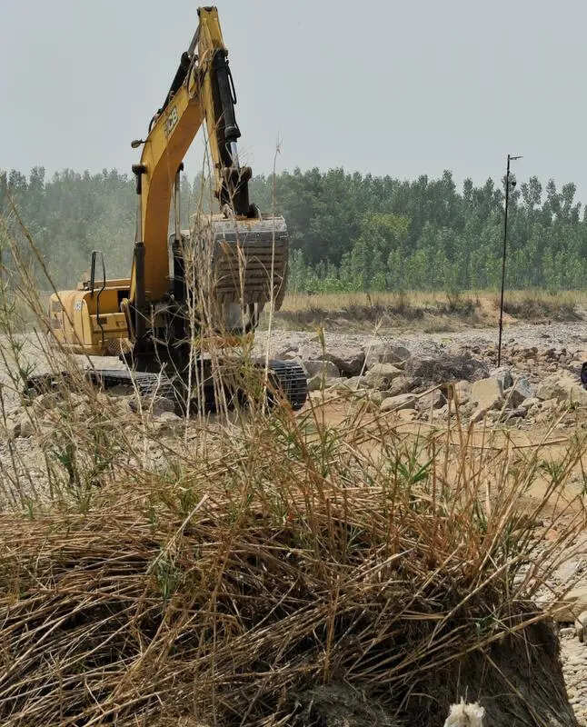 Crackdown on illegal mining, 7 Poclain machines seized in Ropar