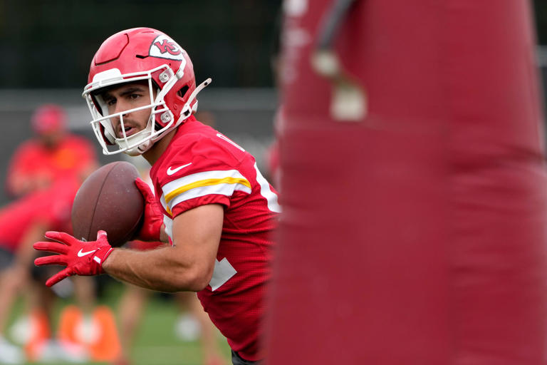 Bills sign big-play WR with 4.36 speed and release son of former ...