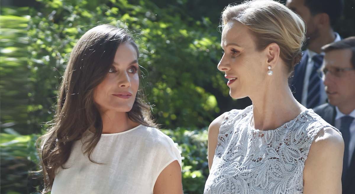 Duelo de estilo en el Botánico: del lino blanco de la reina Letizia al ...