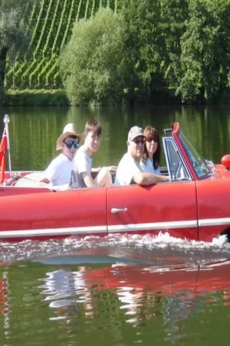 The Amphicar, the car that drives on land and floats on water