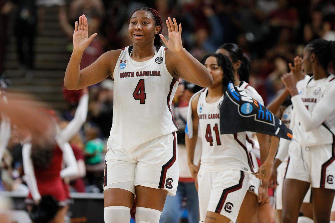 Aliyah Boston is best the USC WBB player to wear No. 4. What about 00-10?