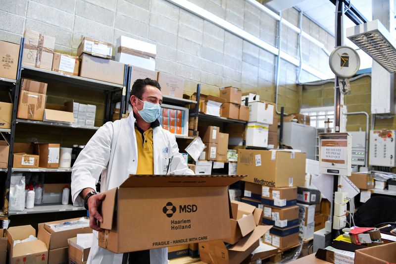 Merck exec says company is discussing use of COVID antiviral drug in ...