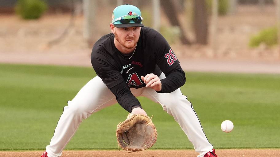 Diamondbacks make roster move to clear room for Pavin Smith return