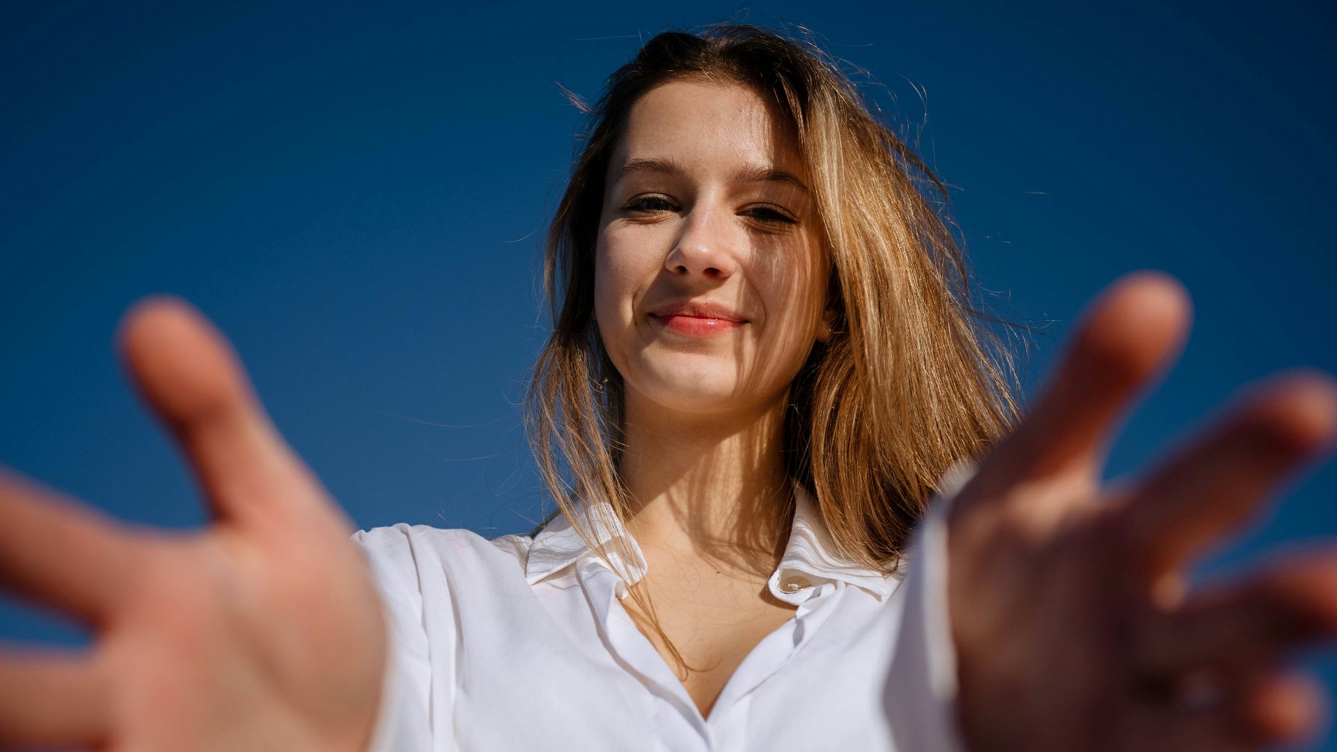 10 signs you're a people pleaser & 10 reasons that's a problem