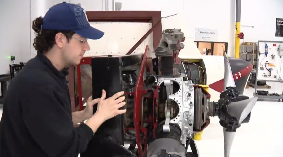 Looming aircraft technician shortage could offer career for young people
