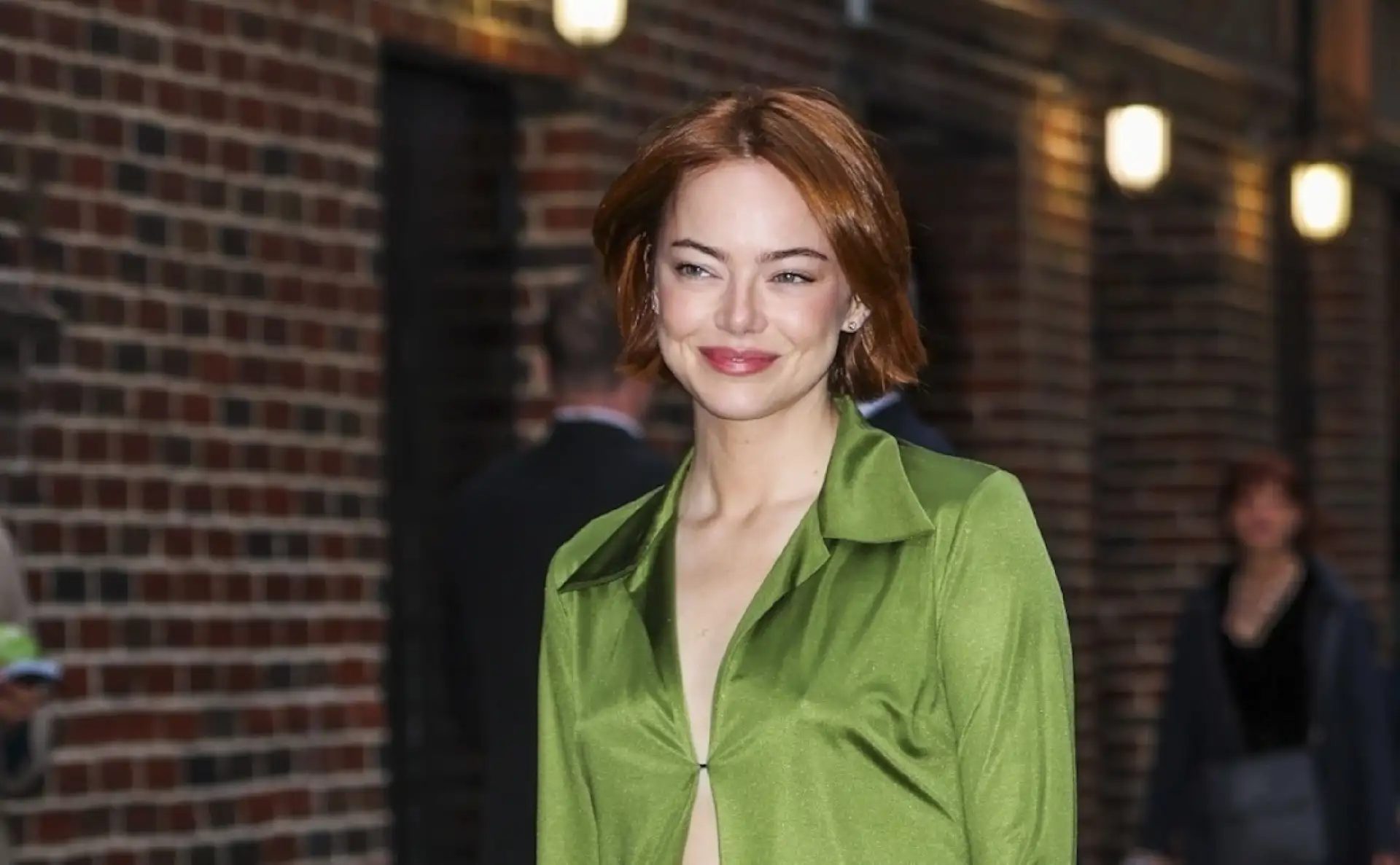 Emma Stone apuesta por un bob corto clásico muy elegante