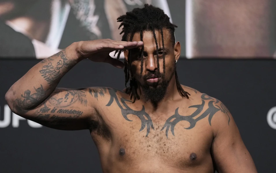 Greg Hardy suffers KO loss despite 52-pound weight edge