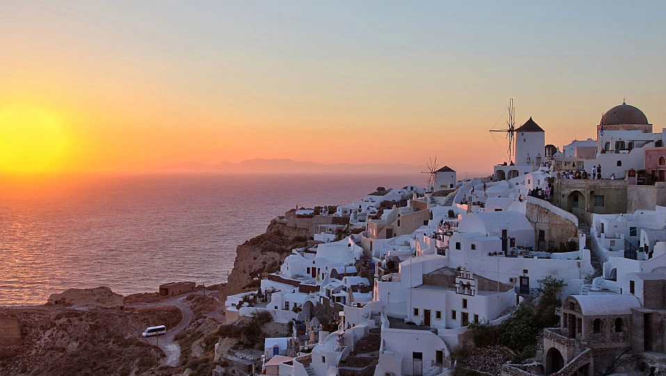 Oia travel tips for a dreamy Santorini escape