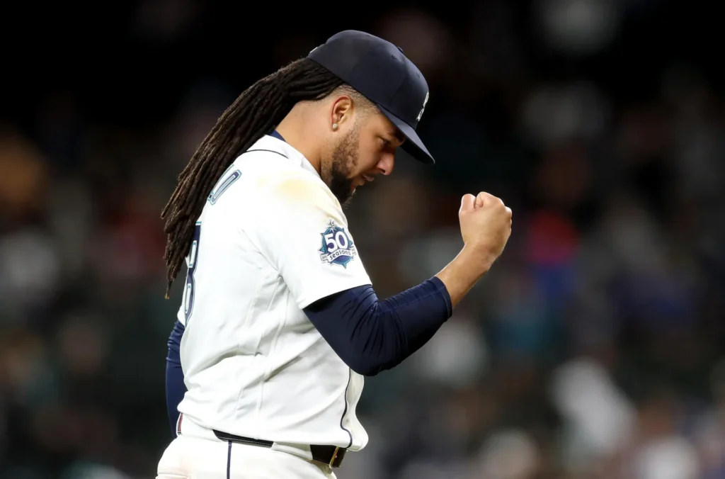 The Blue Jays need to sign Luis Castillo
