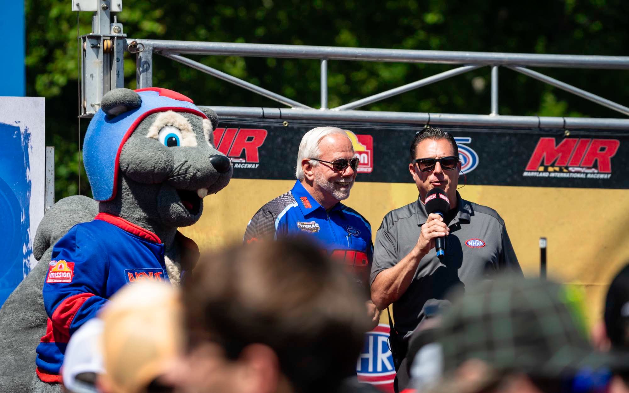 Huge crowd sees historic NHRA racing at Southern Maryland track