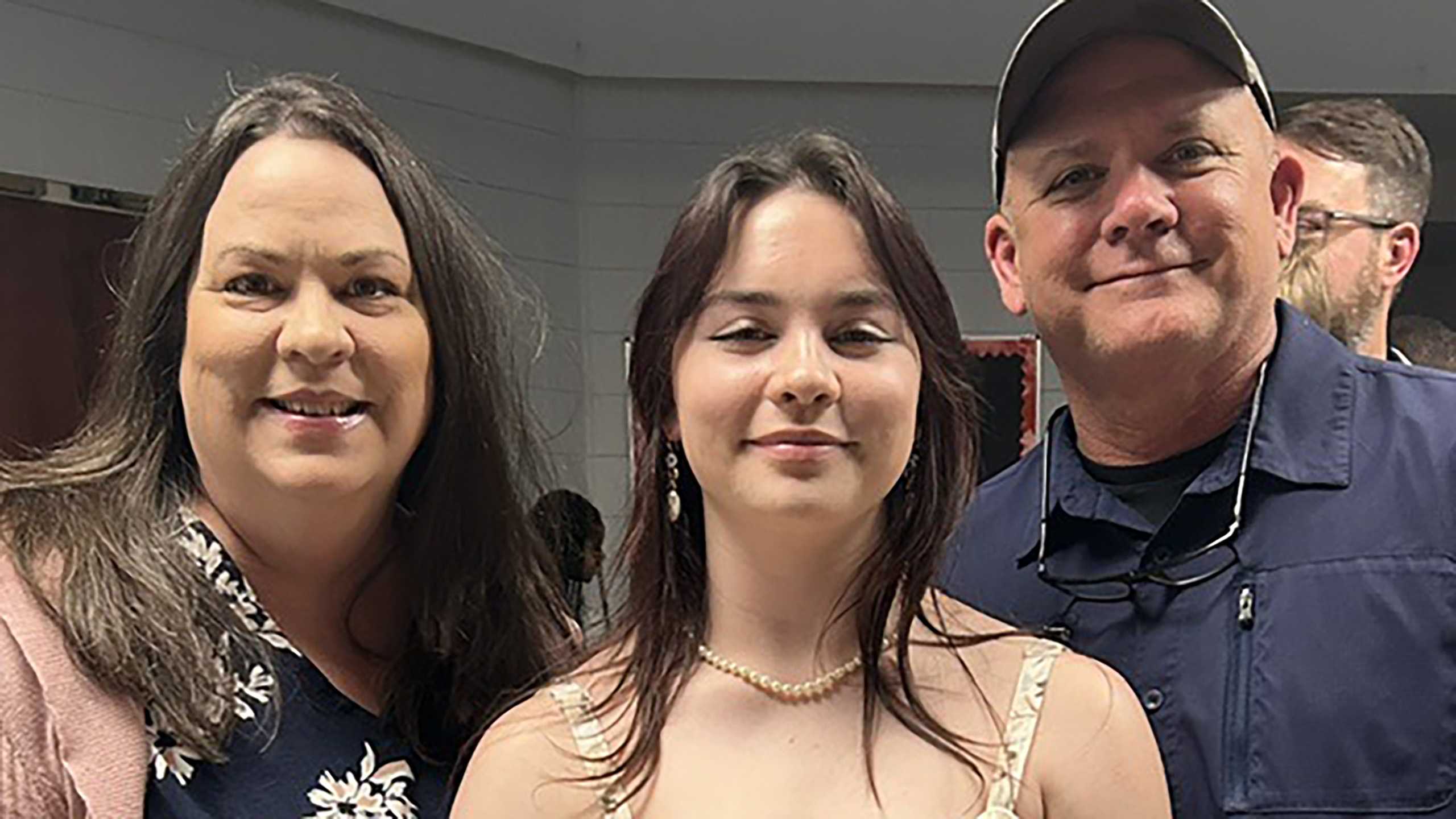 'A ray of light': Mom remembers 17-year-old daughter Ashlee Sumrall ...