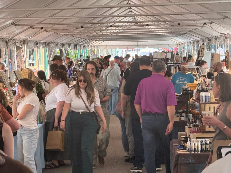 Capitol Street fills with people for final day of FestivALL art fair