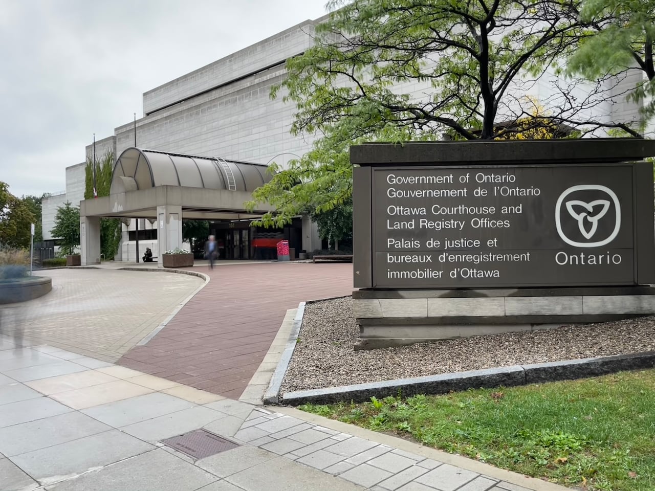 Ottawa teacher pleads guilty to possessing and distributing child ...