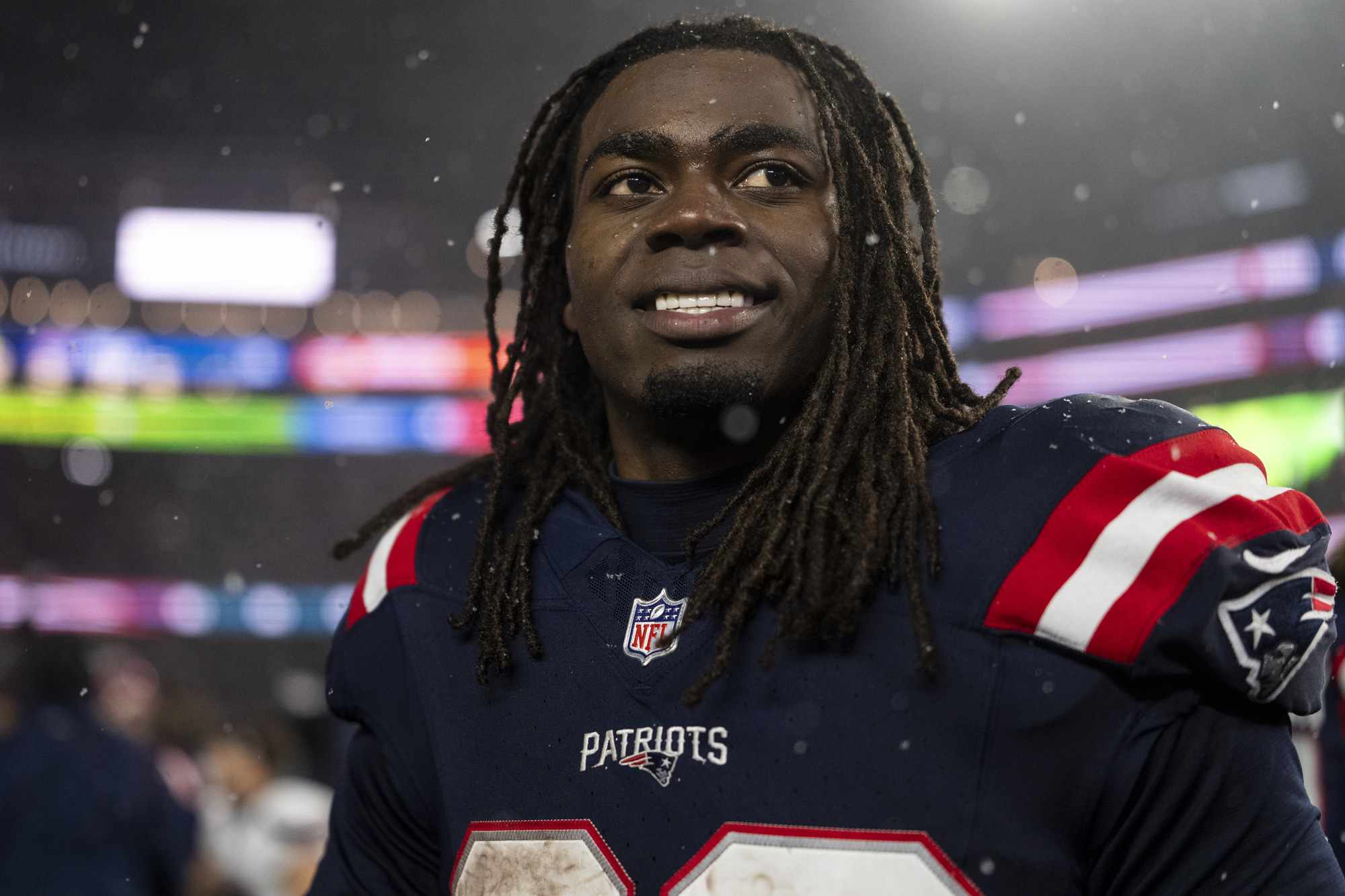 Patriots’ running back caught in nasty collision with Matt Rife at ...