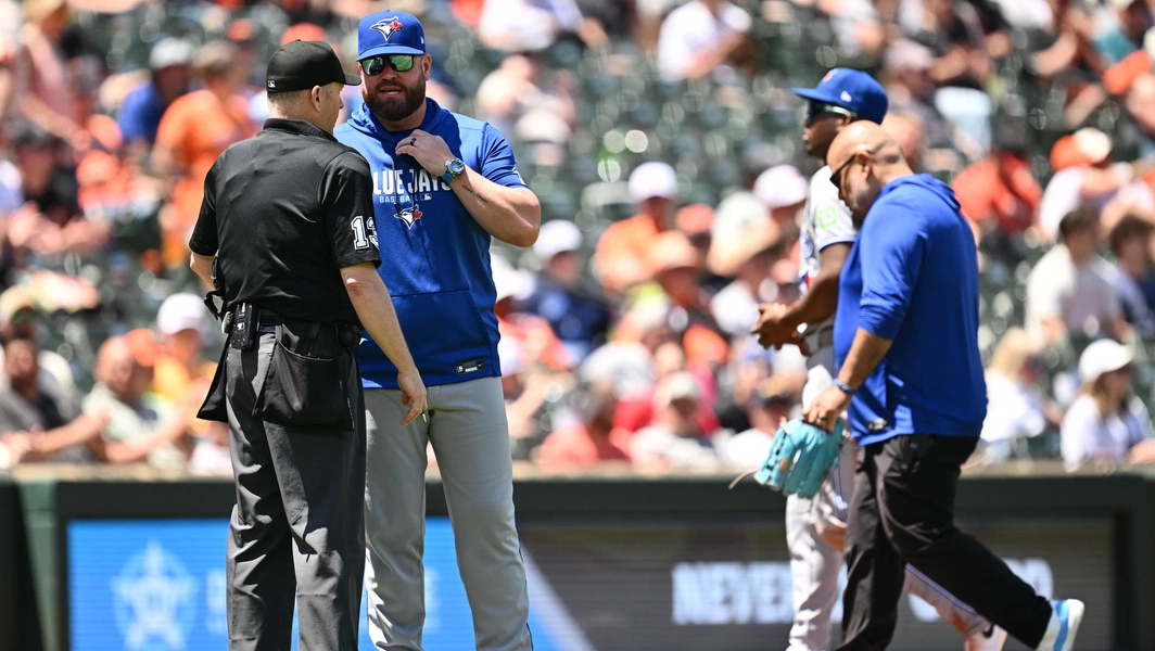 Blue Jays’ Sánchez bruises wrist after fan-thrown ball
