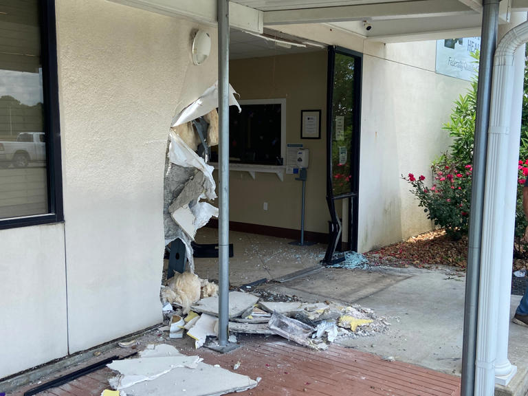 Vehicle crashes into Rapides Community Health Center on North Bolton Ave