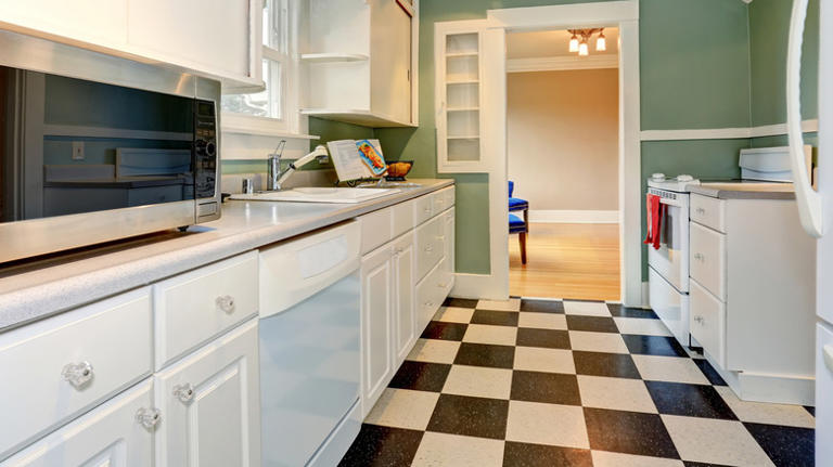 5 retro kitchen styles that defined '50s homes