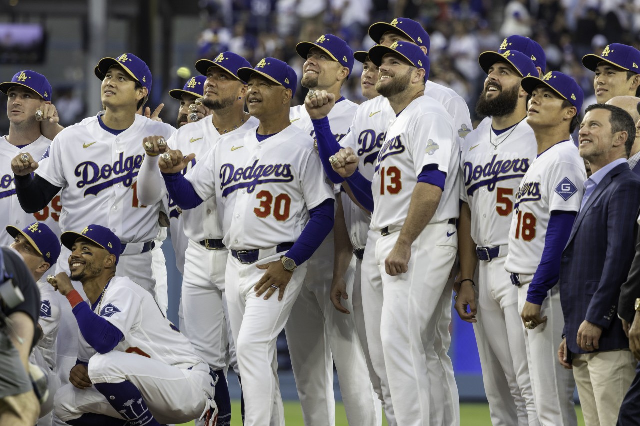 MLB owners just proposed a salary cap. It could cost them an entire season.
