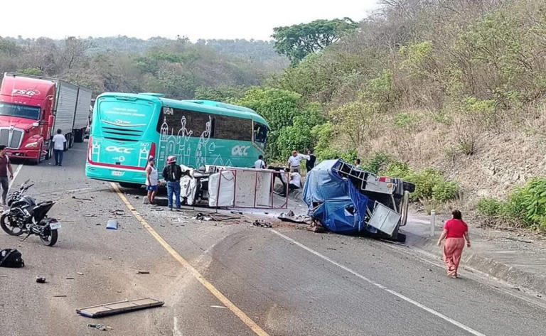 Accidente en carretera Transístmica deja seis muertos; chocan autobús ...