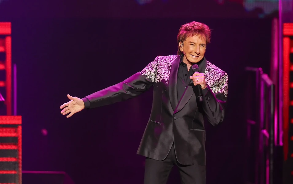 Barry Manilow fears voice may not return after cancer surgery