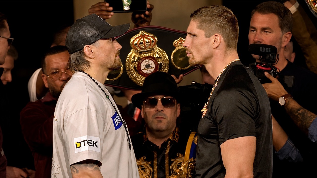 Oleksandr Usyk and Rico Verhoeven face off at official weigh in