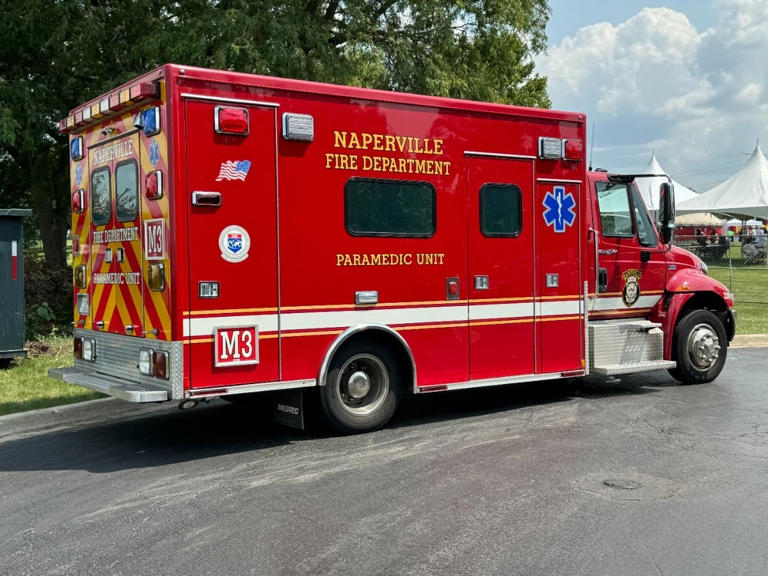 Fire causes $850K in damage to building in Naperville