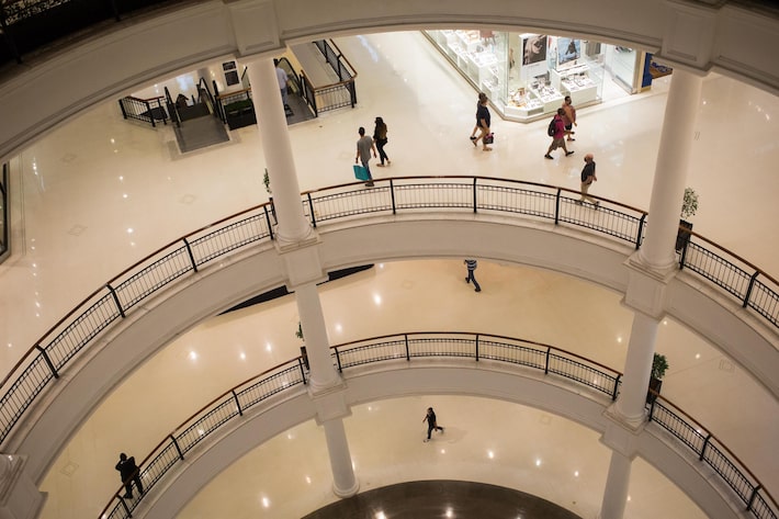 Regra que limita trabalho no comércio em feriados entra em vigor; entenda
