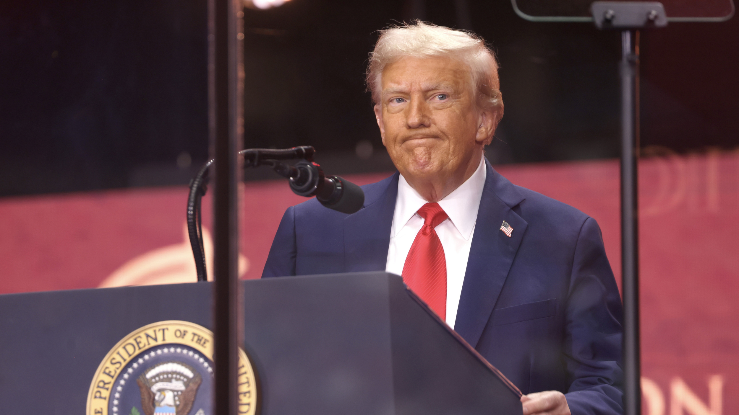 Trump's viral 'dementia face' fuels health concerns despite doctor's ...