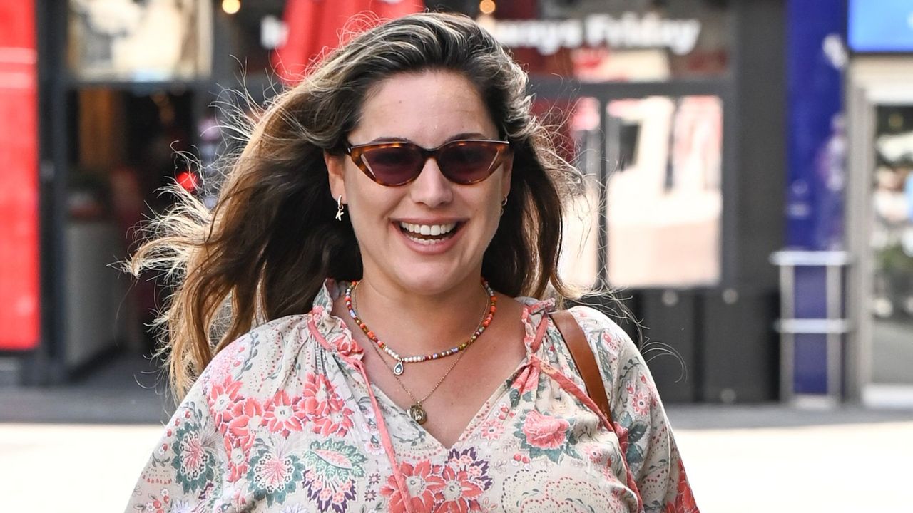 Kelly Brook's flattering summer dress is the warm weather hero buy you ...