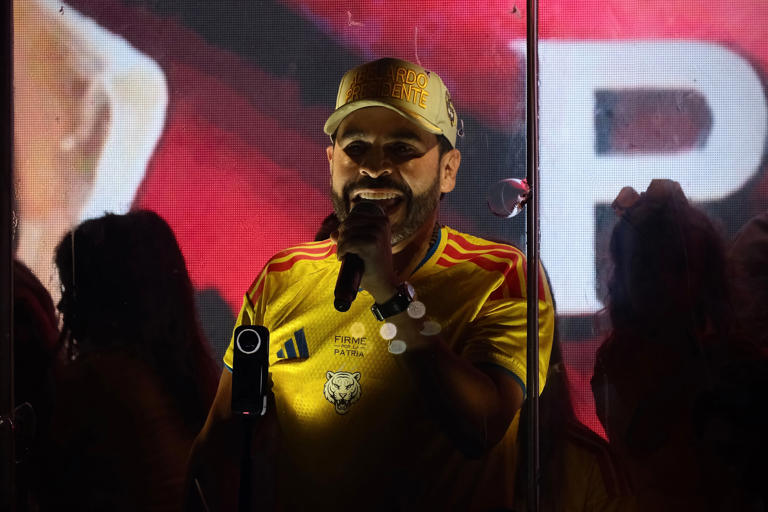Petro entra al choque en la segunda vuelta presidencial de Colombia