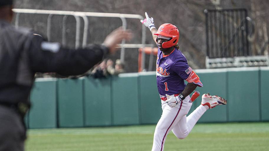 Clemson outfielder announces plans to enter the transfer portal