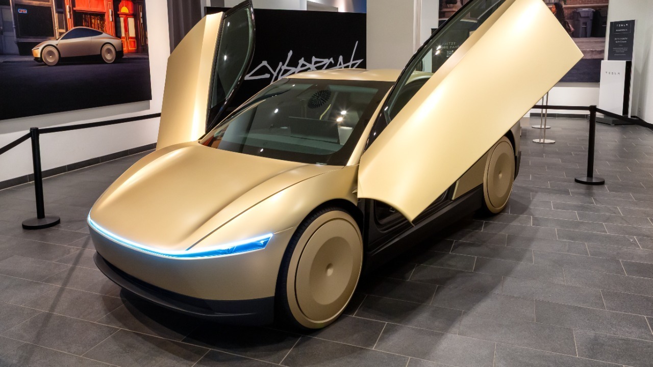 Tesla just shrank its unsupervised robotaxi fleet to 20 cars across ...