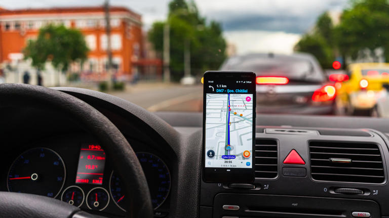 8 reasons Waze is better (and worse) than Google Maps