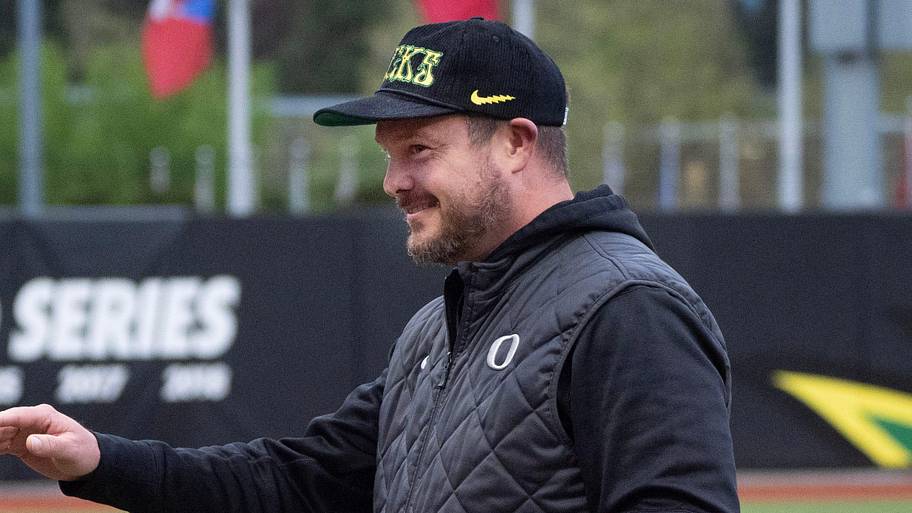 Dan Lanning fuels Oregon baseball buzz before Austin super regional