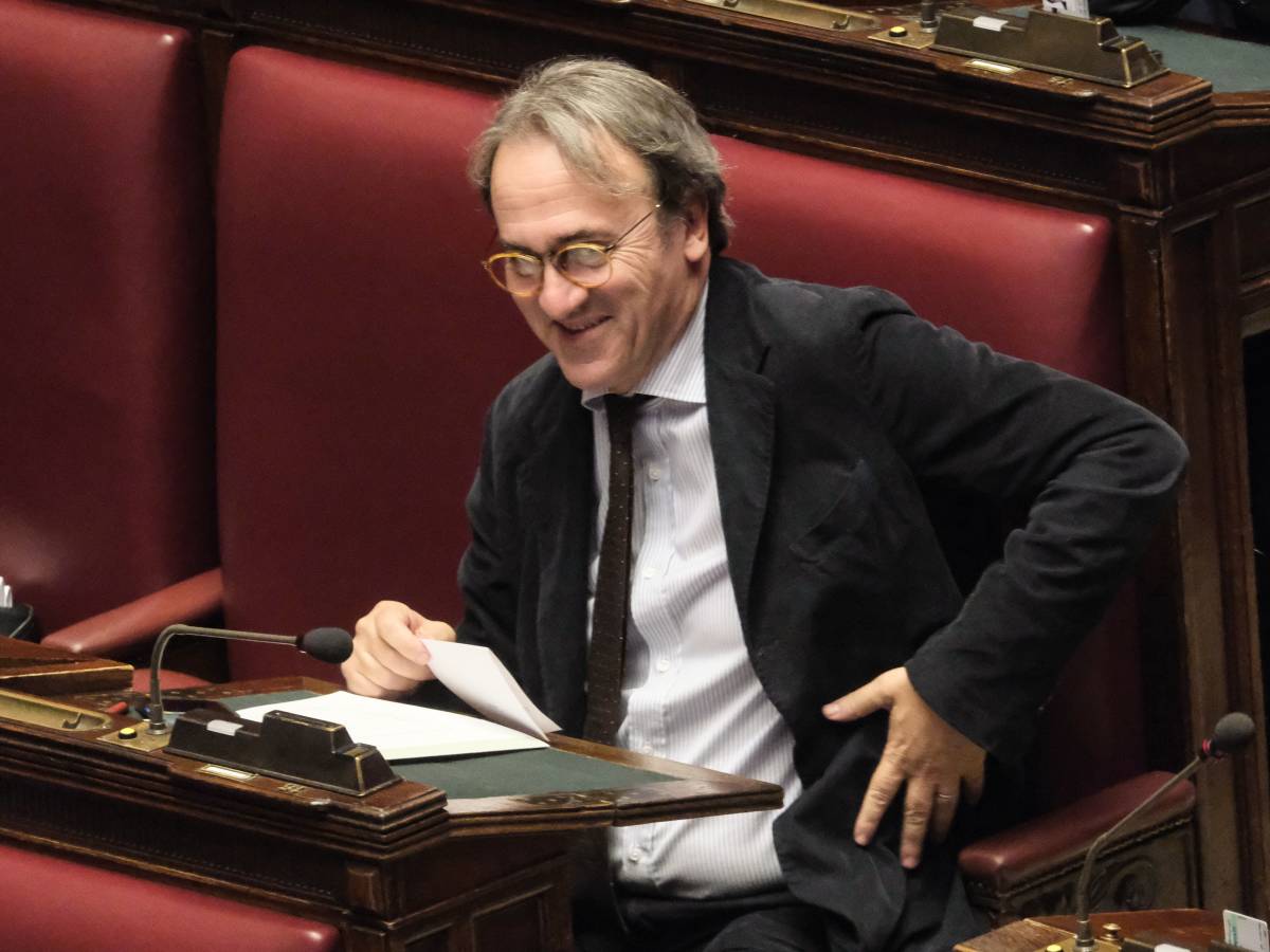 Bonelli “l’albanese” contro Rama: “Vende spiagge e isole”