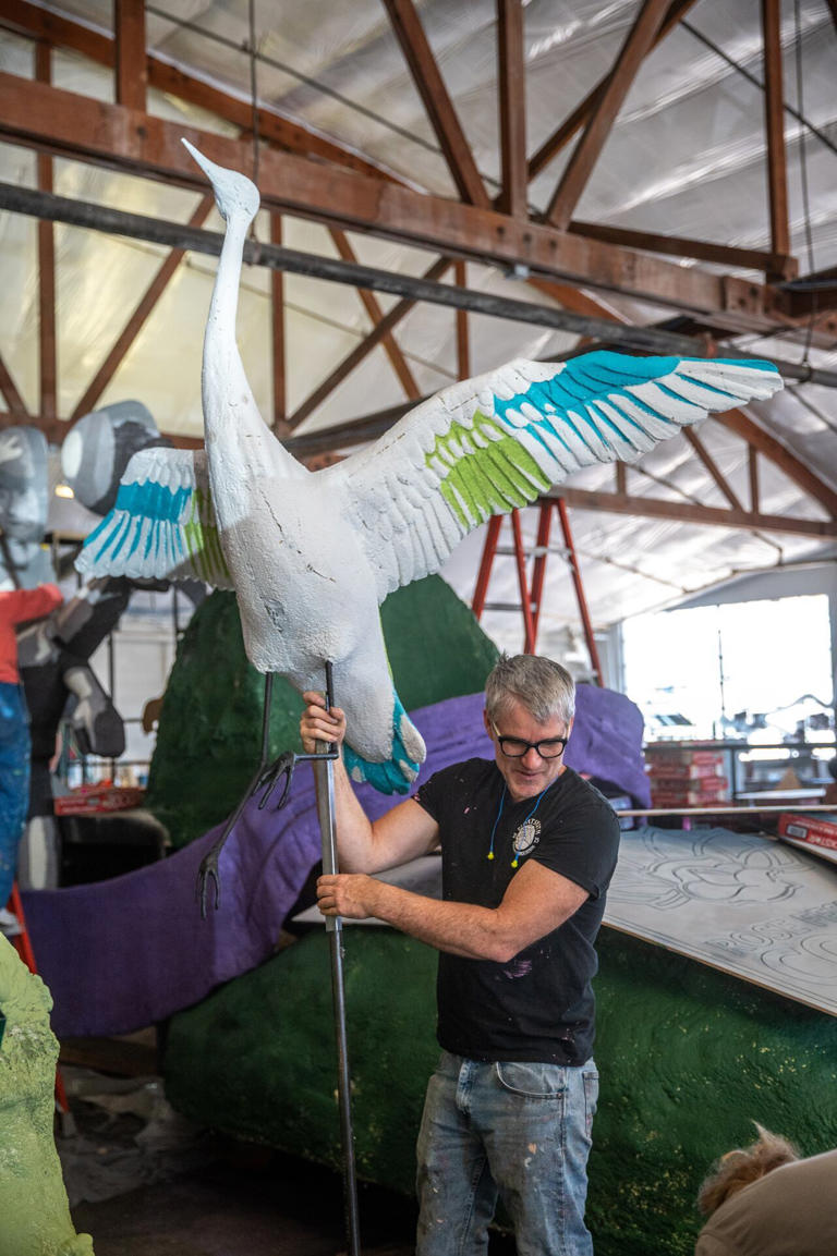 Rose Festival parade floats take shape in unassuming North Portland ...