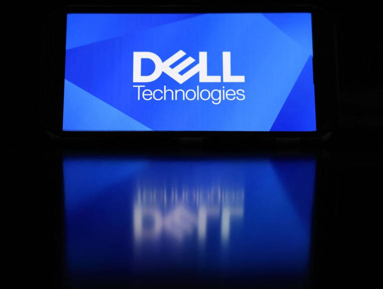 Dell unveils $699 XPS 13 laptop in challenge to Apple's MacBook Neo