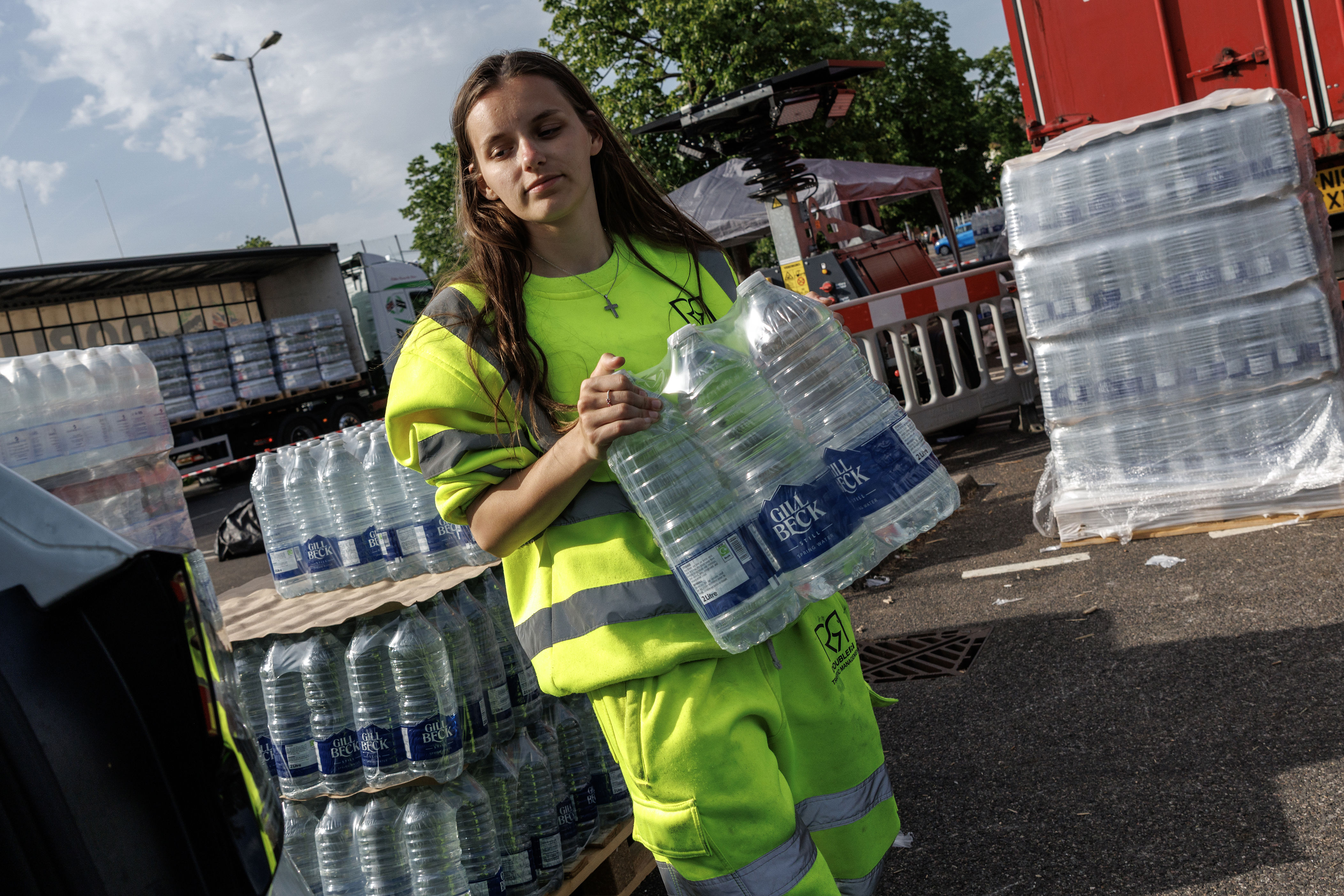 Thames Water asks Londoners to stop using hosepipes amid hot weather