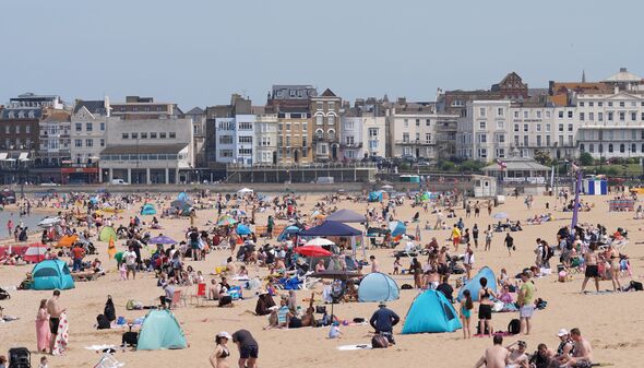 UK weather maps show next 26C heat surge hitting Britain in days - 14 ...