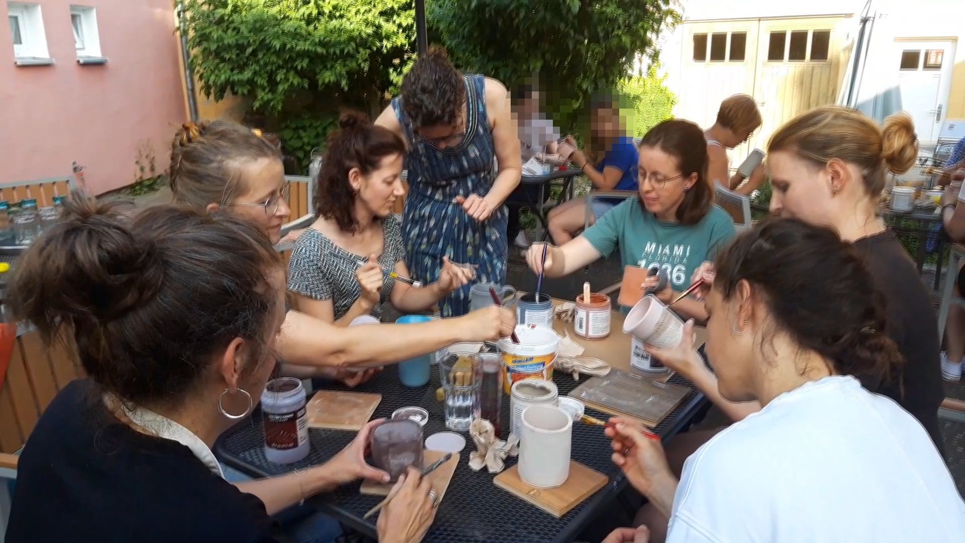 Chill und pottery im Mehrgenerationenhaus