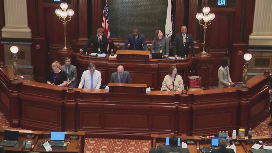 Illinois lawmakers approve largest budget in state history, with tax ...