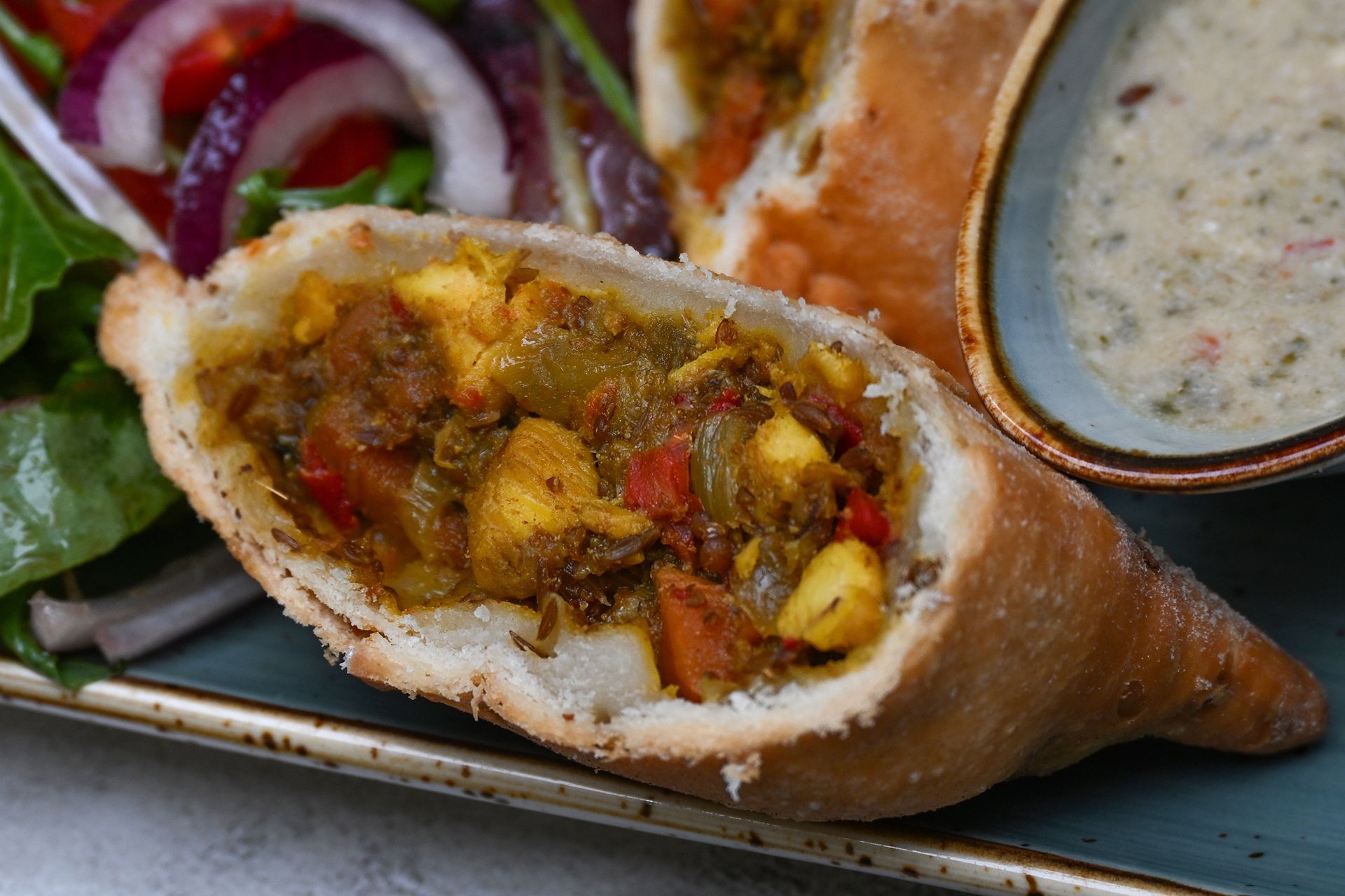Indyjskie pierogi z aromatycznym farszem. Cudownie chrupią i jeszcze ...