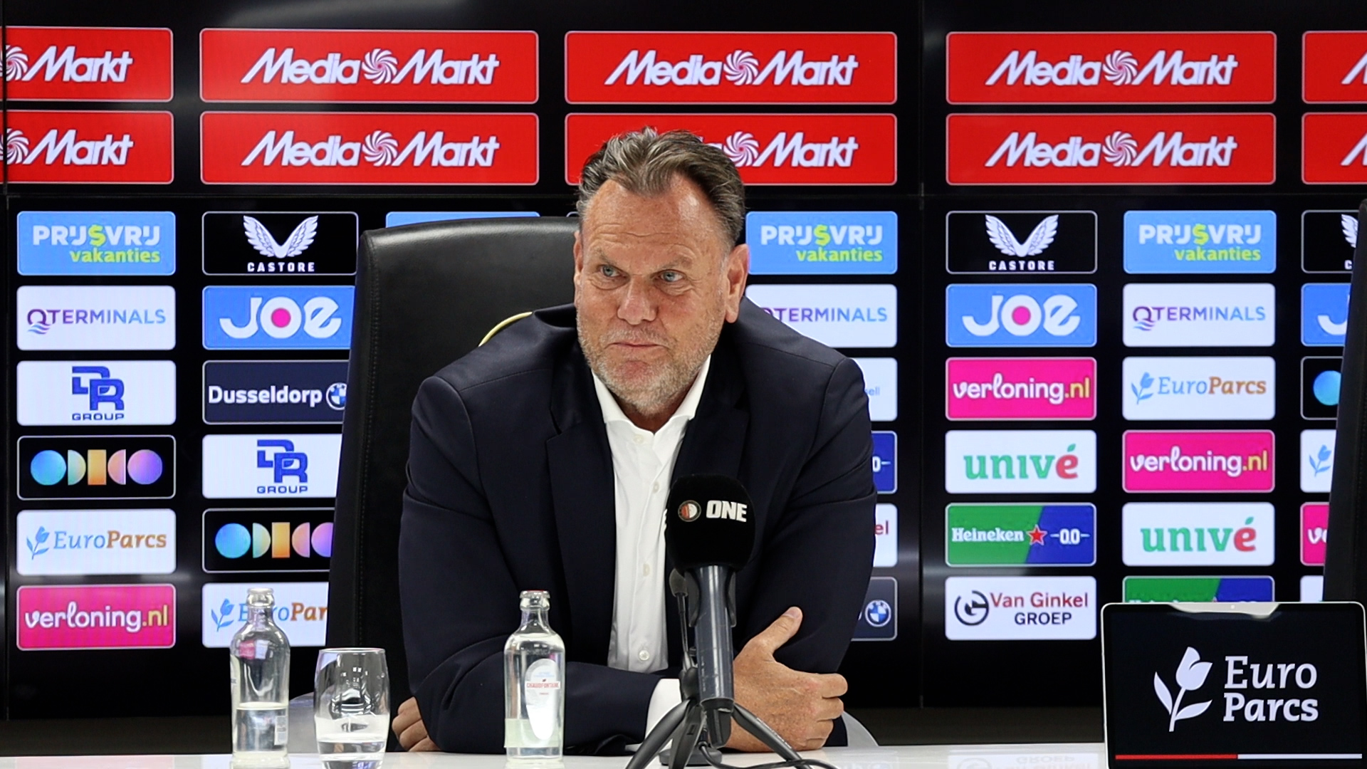 Eenhoorn in gesprek met harde kern Feyenoord: 'Goede relatie belangrijk'