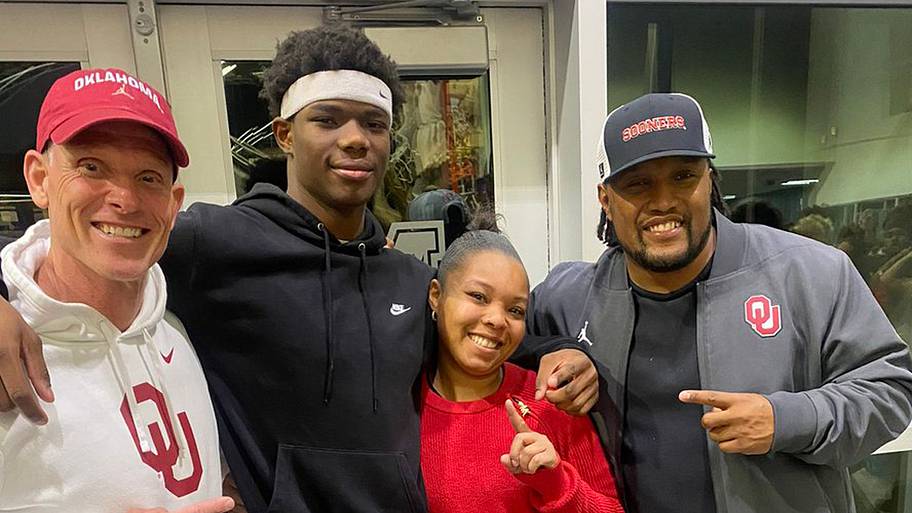 Brent Venables continues to lock down Oklahoma after earning elite prep ...