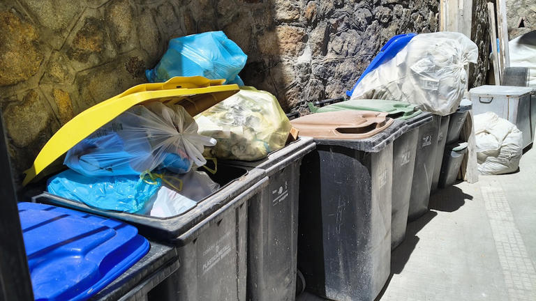 Messina. “Contenitori stracolmi di rifiuti nei condomini di via XXIV ...