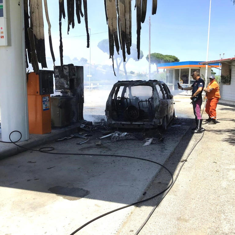 Quattro braccianti pakistani trovati carbonizzati in un'auto nel ...